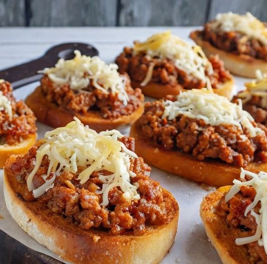 Open Faced Cheesy Sloppy Joes on Garlic Bread – iadun